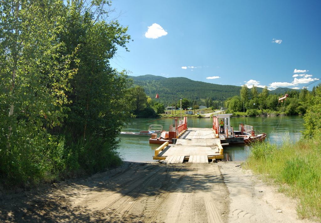 Locations Hub - Little Fort Ferry on North Thompson River