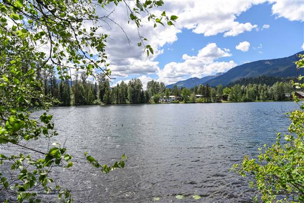 Locations Hub - Eleanor Lake Community Park