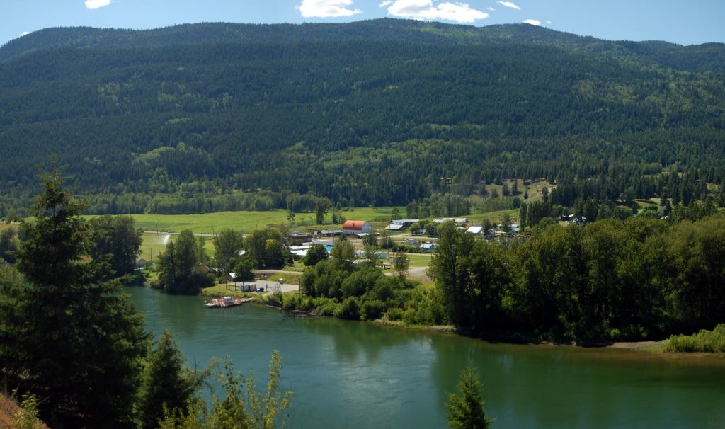 Locations Hub - Little Fort Ferry on North Thompson River