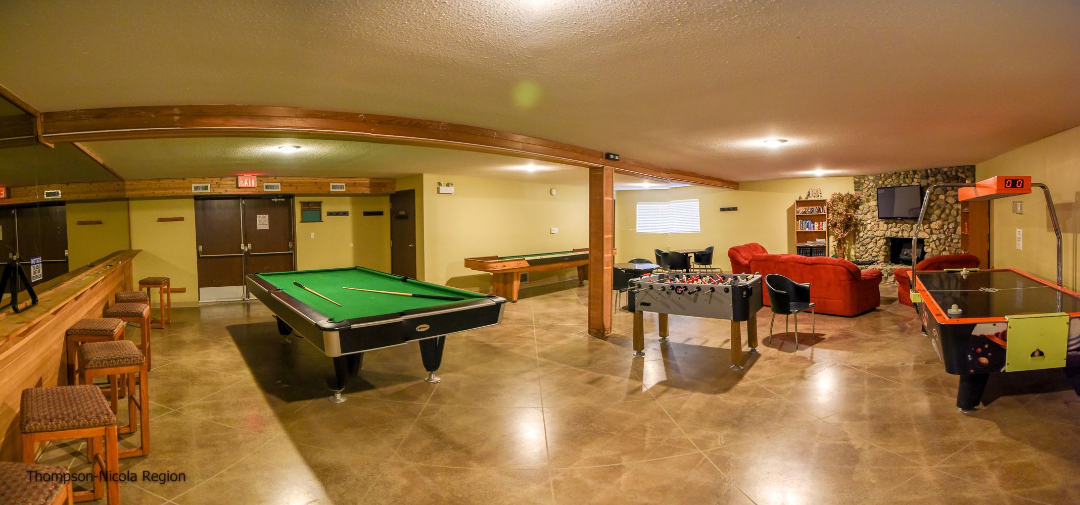 Locations Hub - Lac Le Jeune Wilderness Resort INT Lodge & Outside ...