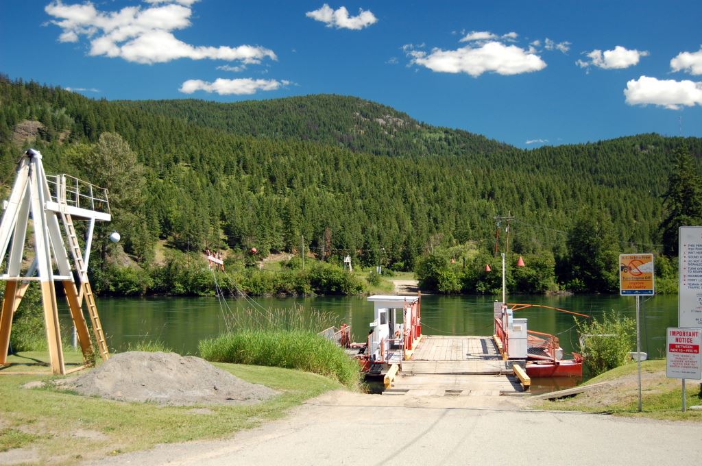 Locations Hub - Little Fort Ferry on North Thompson River